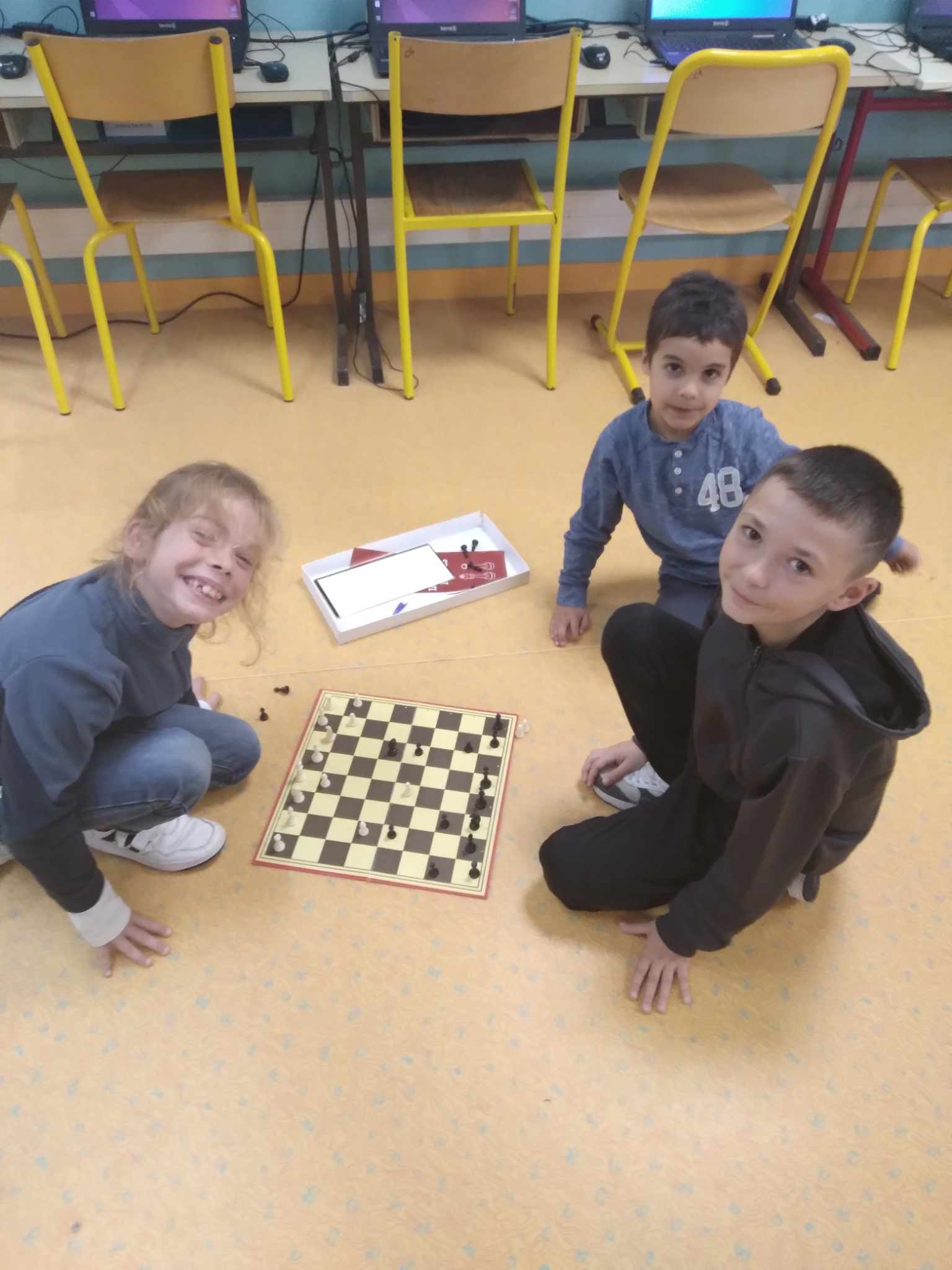 Jeux de société - CP CE1 CM1 CM2 - École Les Gallo-Peints